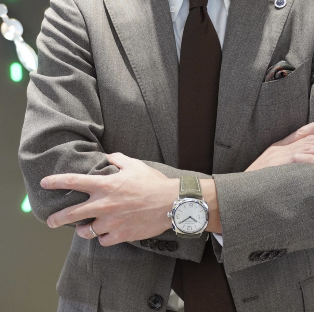 パネライが70万円で手に入る!? 2023年新作 ラジオミール オフィチーネを徹底解説!!(PAM01383/PAM01384) | Oro ...